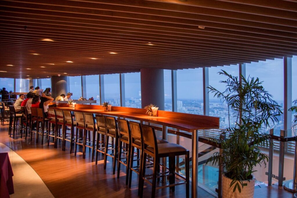 Ban công cafe - địa điểm sống ảo tuyệt đẹp